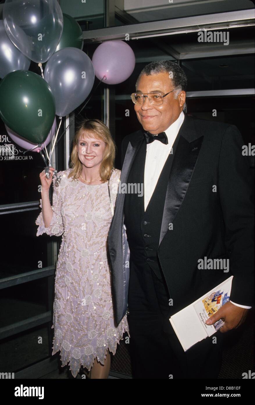 JAMES EARL JONES with wife.f8417.(Credit Image: © Michael Ferguson ...