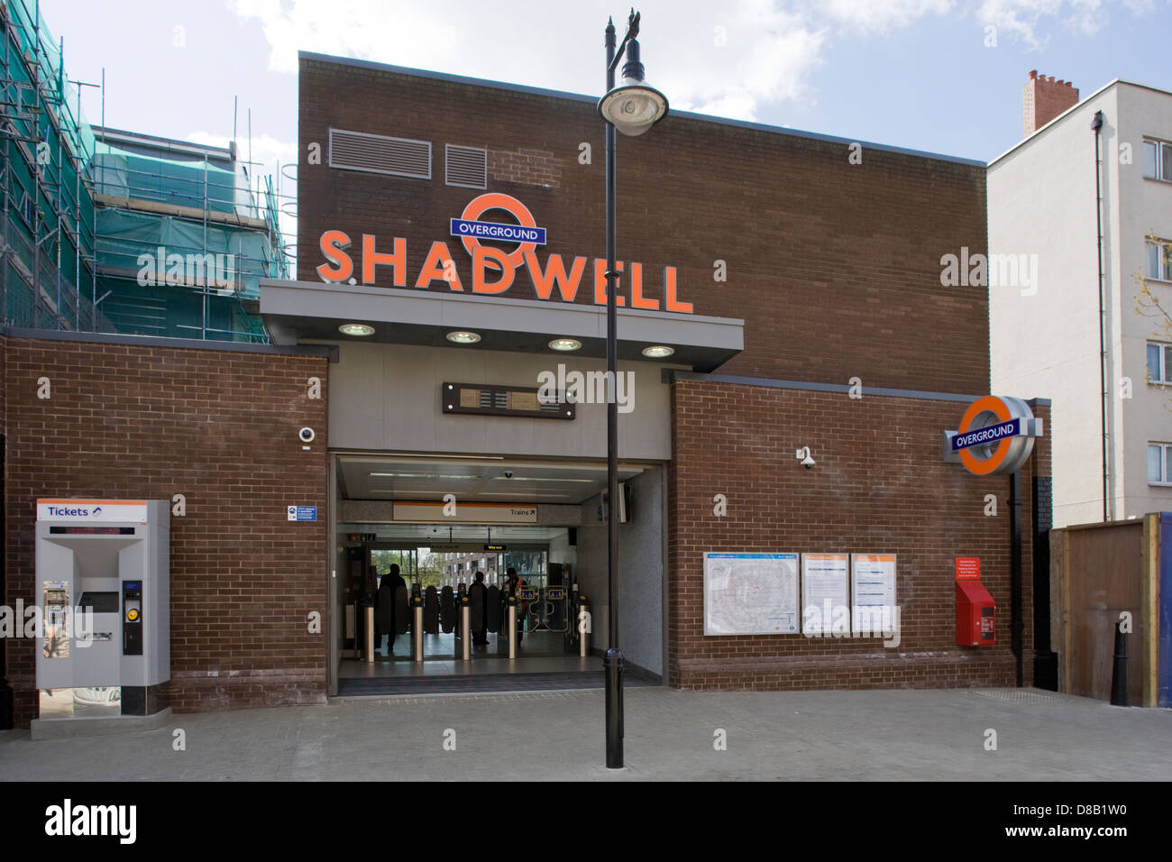 London Overground East London Railway Shadwell Station Stock Photo - Alamy