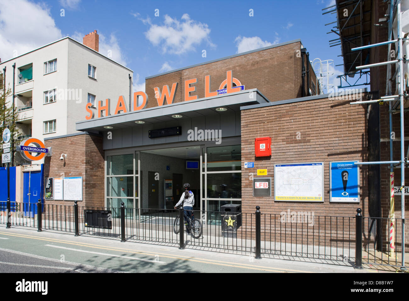 London Overground East London Railway Shadwell Station Stock Photo - Alamy
