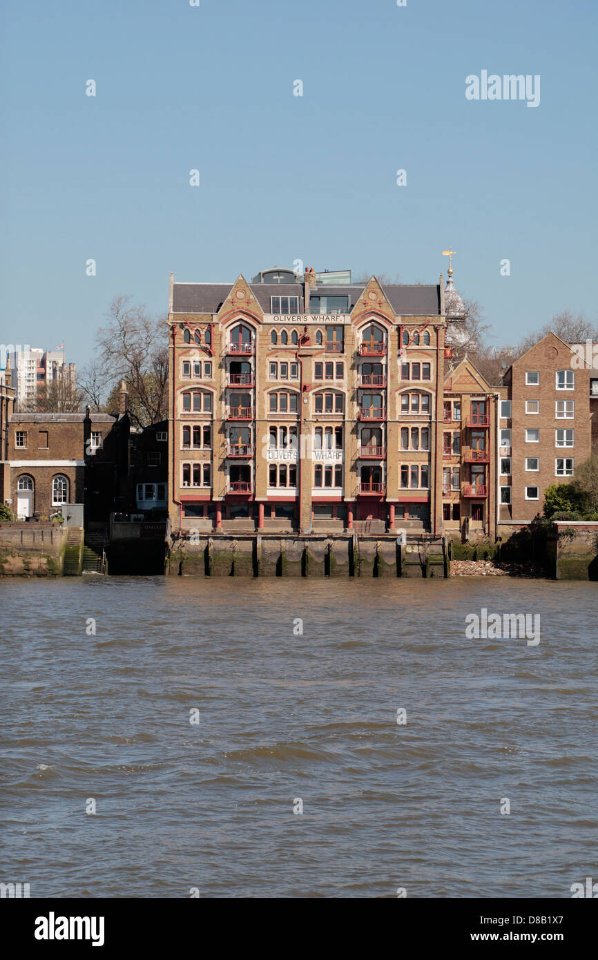Wapping high street hi-res stock photography and images - Alamy