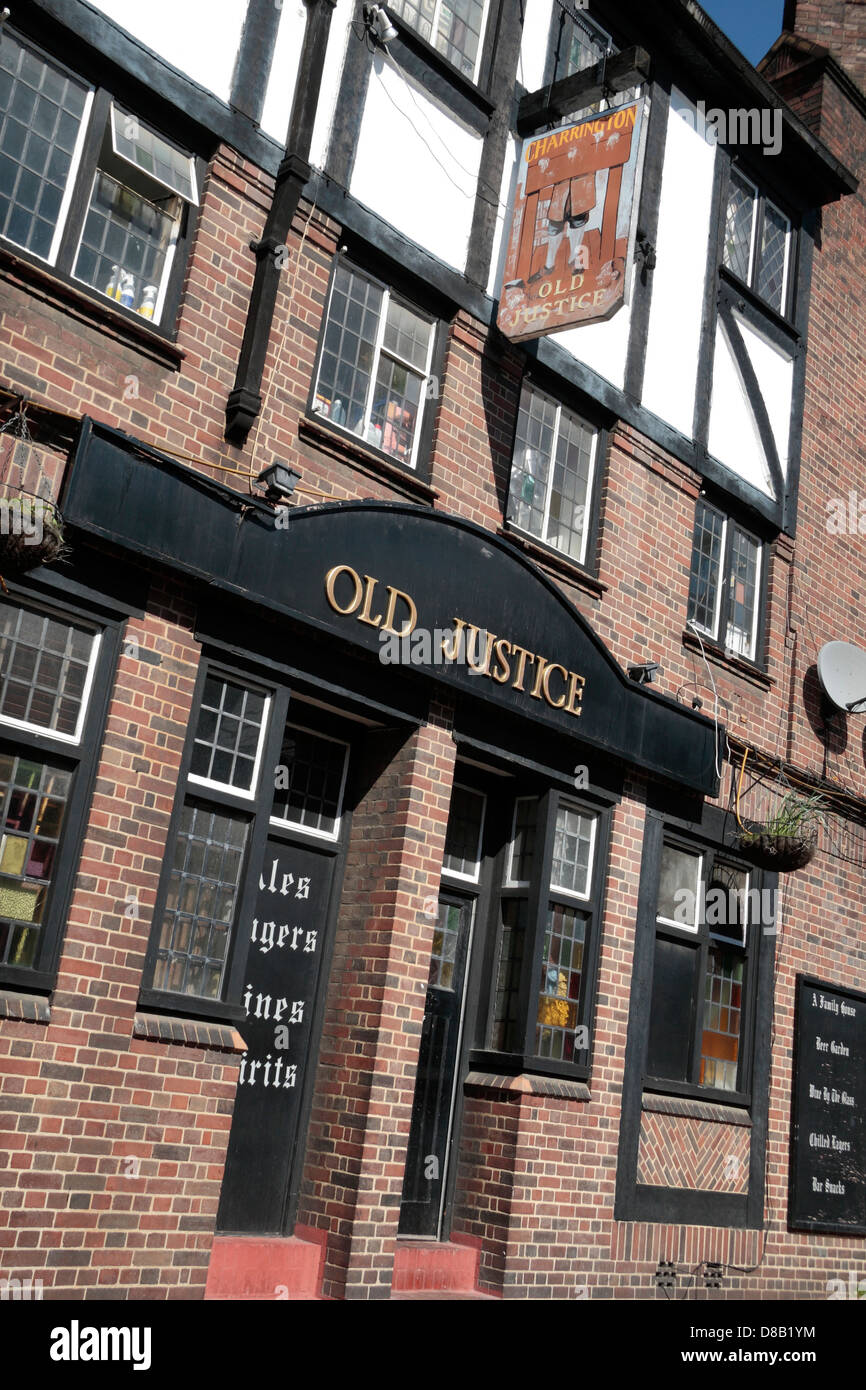 The entrance to the Old Justice public house, Bermondsey Wall East ...
