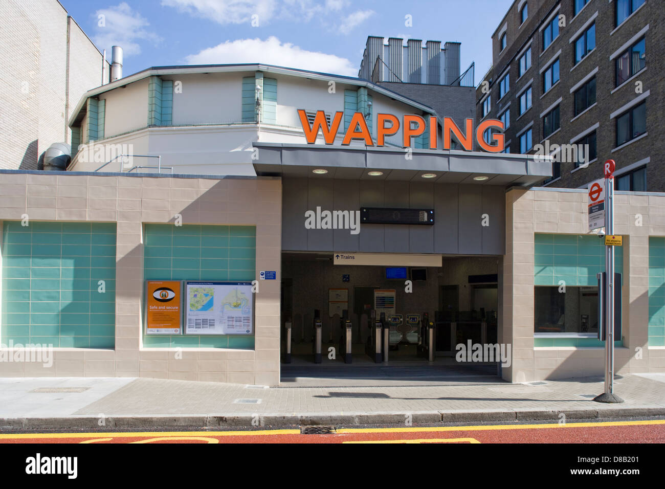 London Overground East London Railway Wapping Station Stock Photo - Alamy