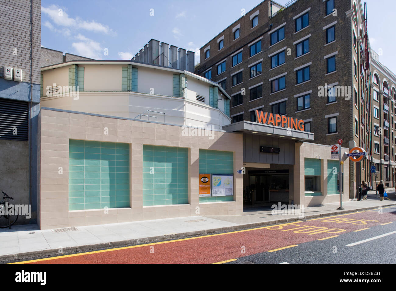 London Overground East London Railway Wapping Station Stock Photo - Alamy