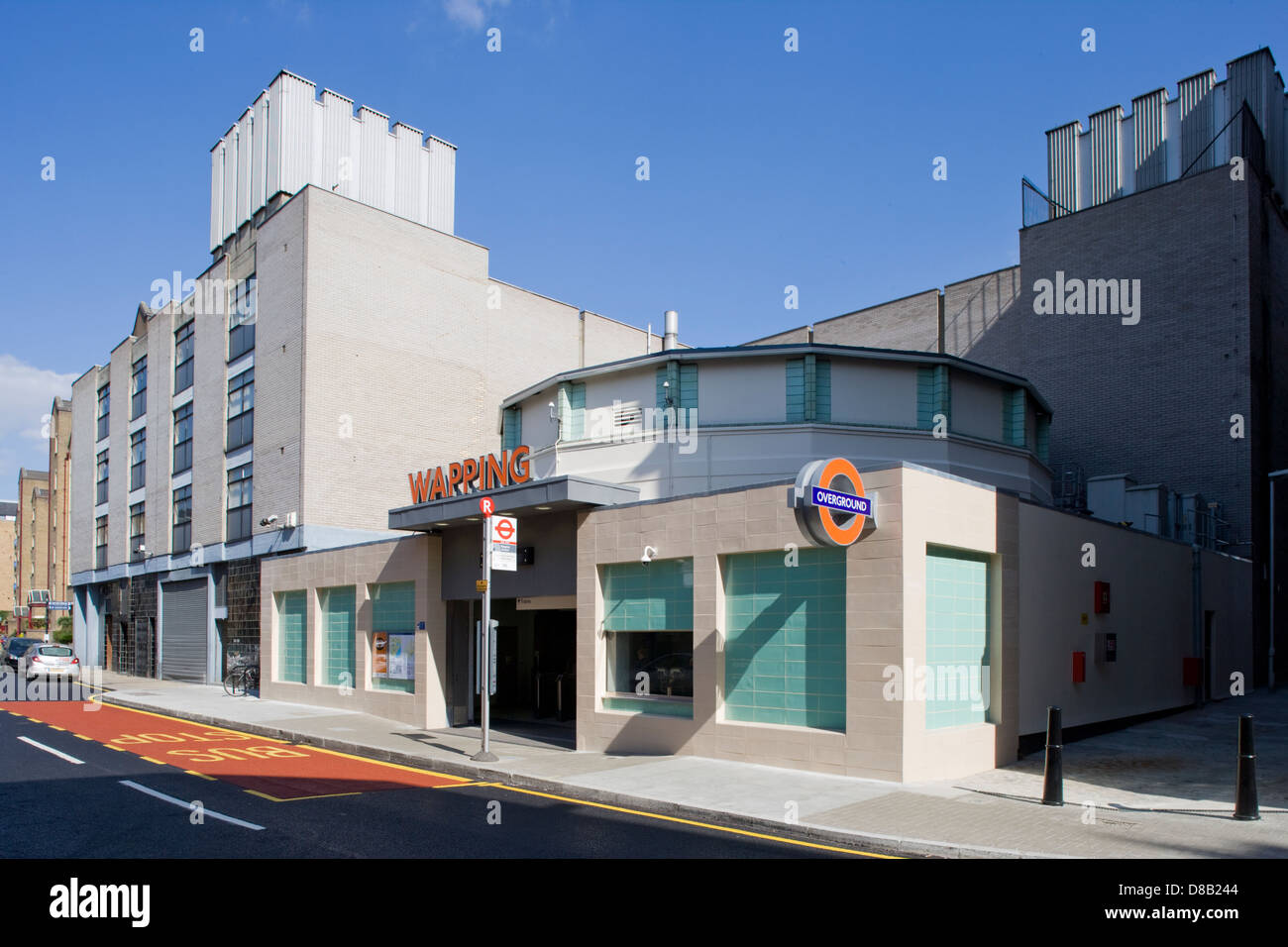 London Overground East London Railway Wapping Station Stock Photo - Alamy