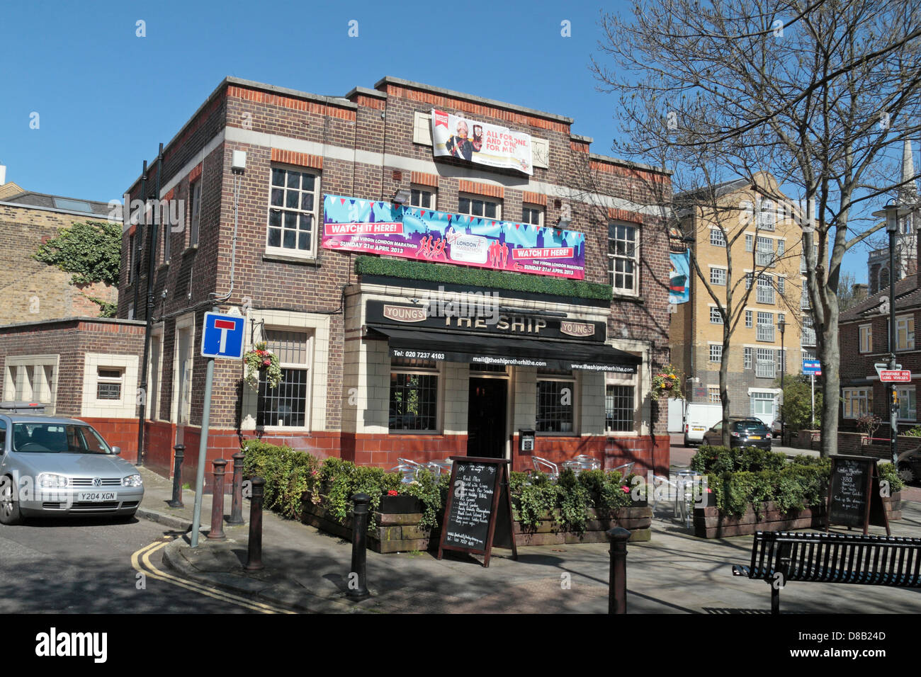 Pub bar rotherhithe london uk hi-res stock photography and images - Alamy