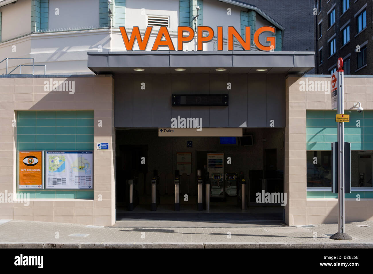 London Overground East London Railway Wapping Station Stock Photo - Alamy
