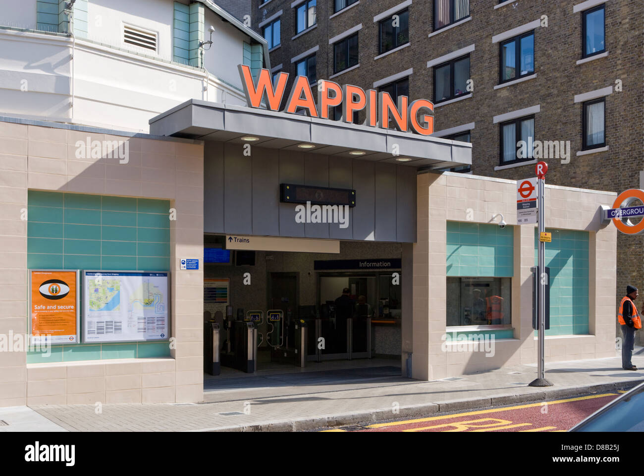 London Overground East London Railway Wapping Station Stock Photo - Alamy