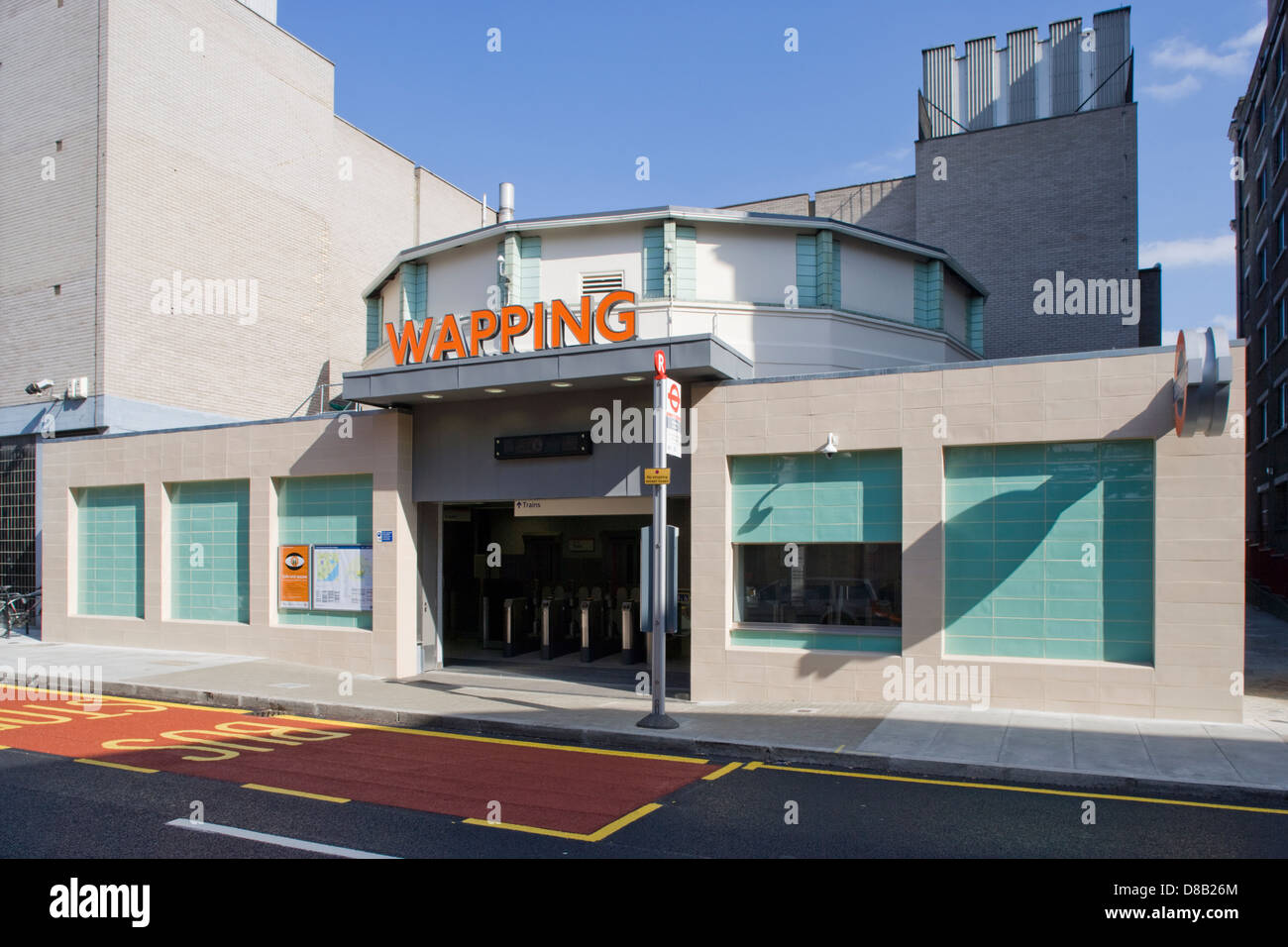 London Overground East London Railway Wapping Station Stock Photo - Alamy