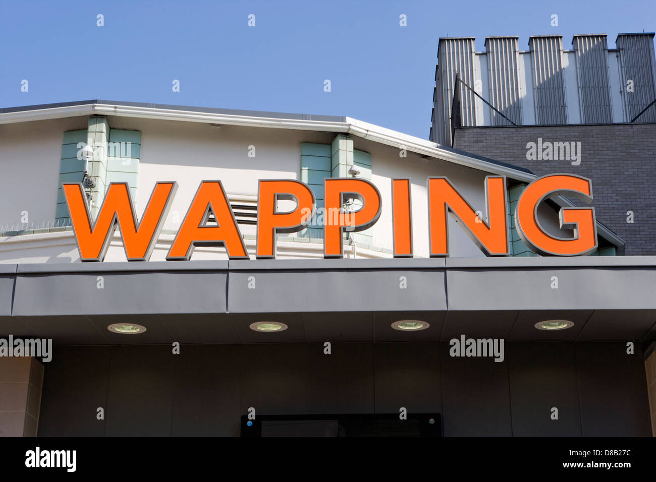 Wapping overground station hi-res stock photography and images - Alamy