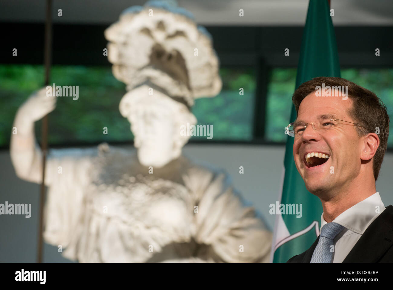 Dutch Prime Minister Mark Rutte laughs a reception for first German ...