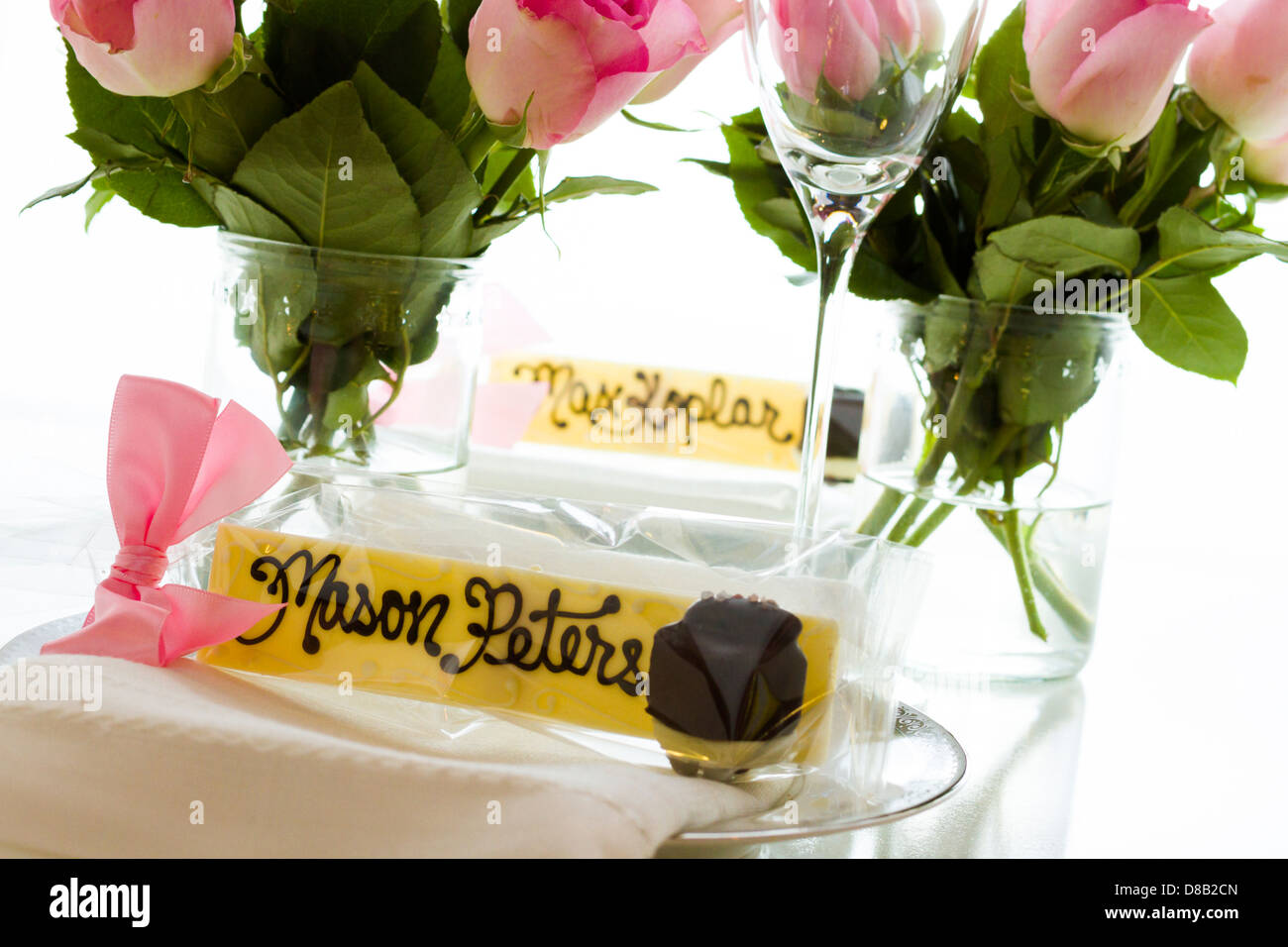 Personolized guest chocolate name plate for the wedding Stock Photo - Alamy