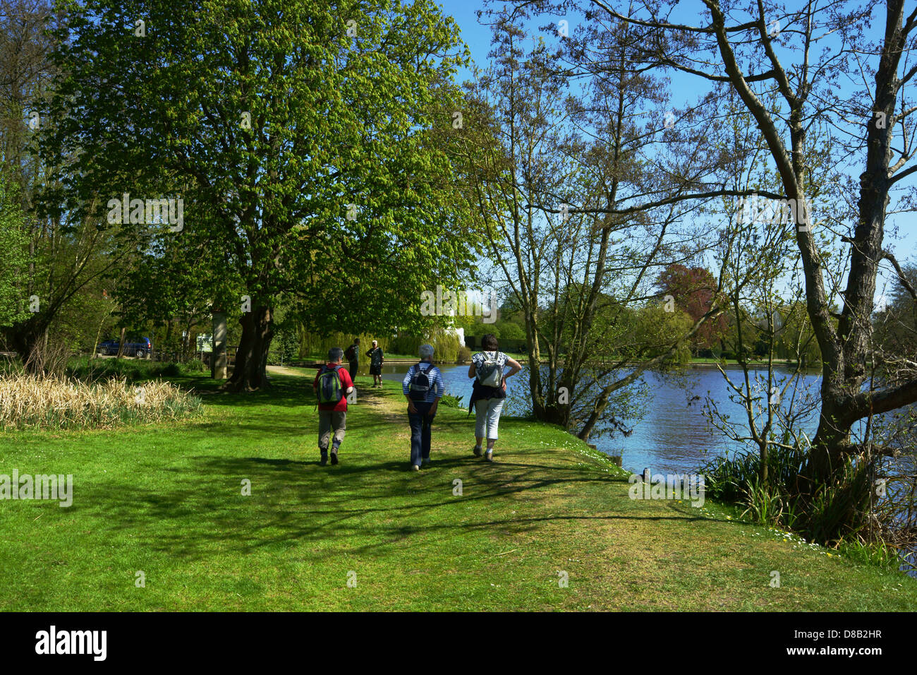 Walkers on the Thames Path Stock Photo - Alamy