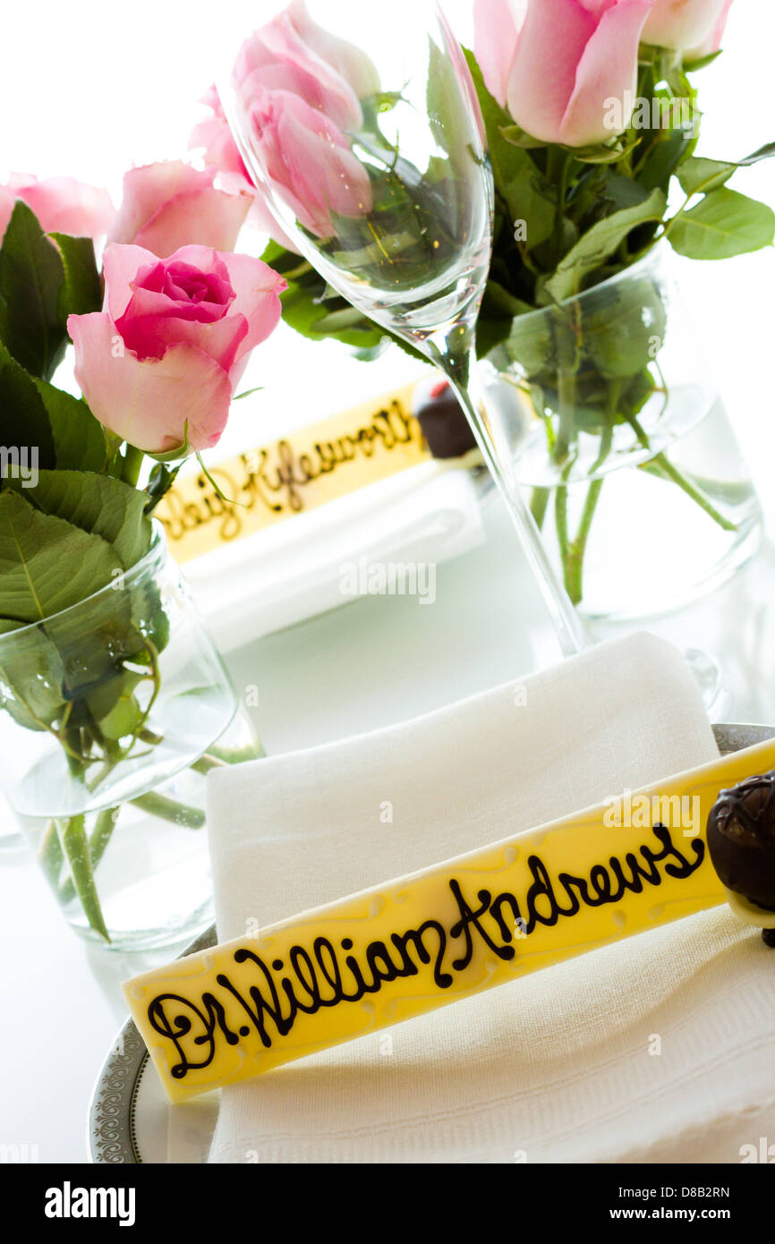 Personolized guest chocolate name plate for the wedding Stock Photo - Alamy