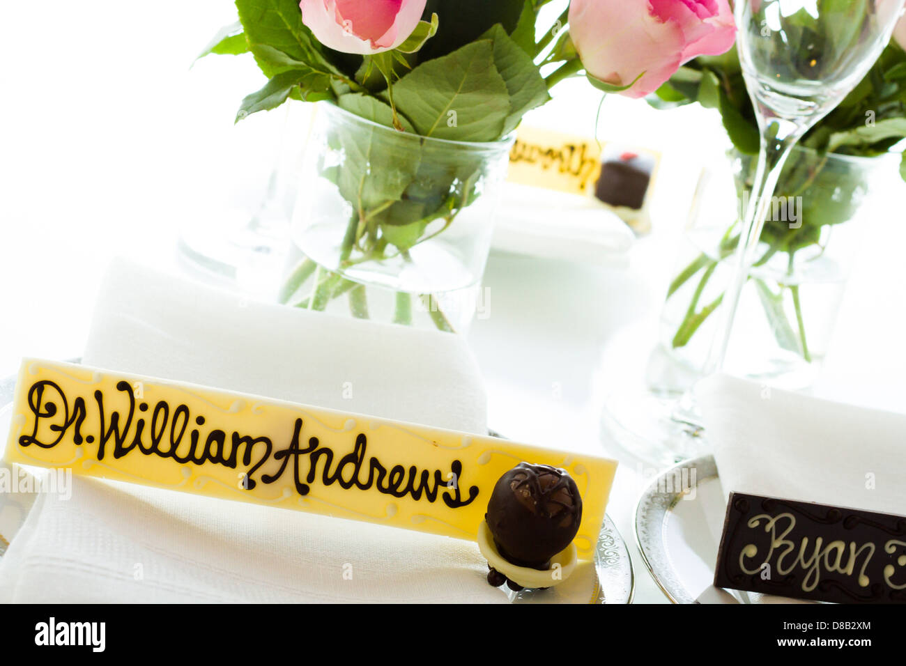 Personolized guest chocolate name plate for the wedding Stock Photo - Alamy