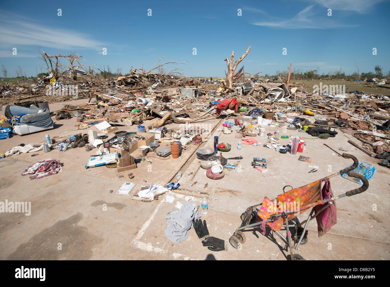 Moore, Oklahoma, USA. May 22nd 2013. Oklahoma tornado damage and ...