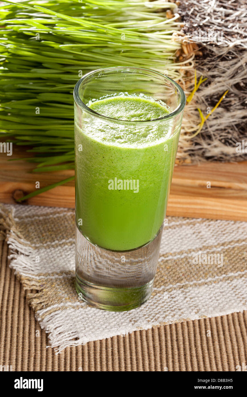Juice of wheat grass hi-res stock photography and images - Alamy