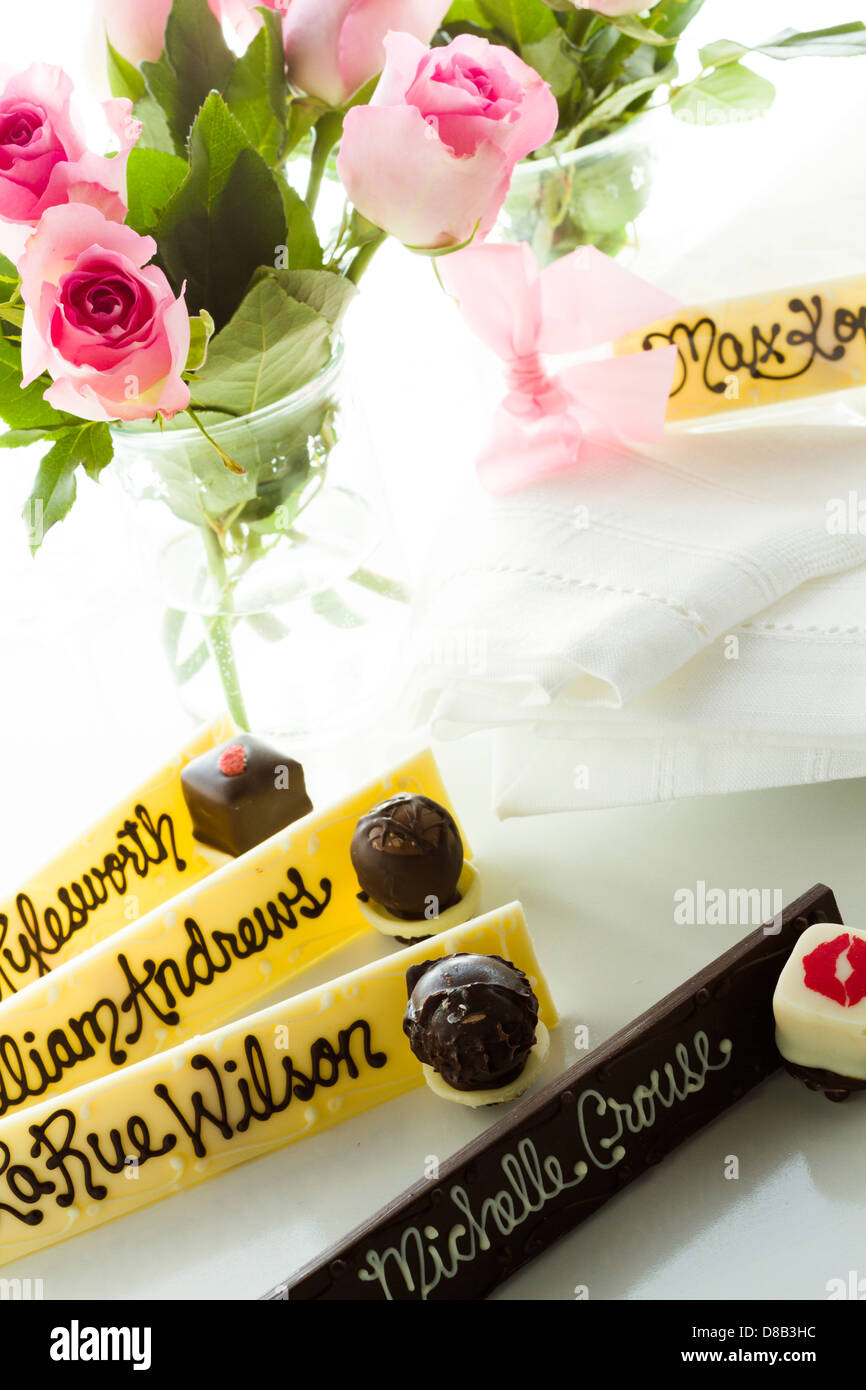 Personolized guest chocolate name plate for the wedding Stock Photo - Alamy