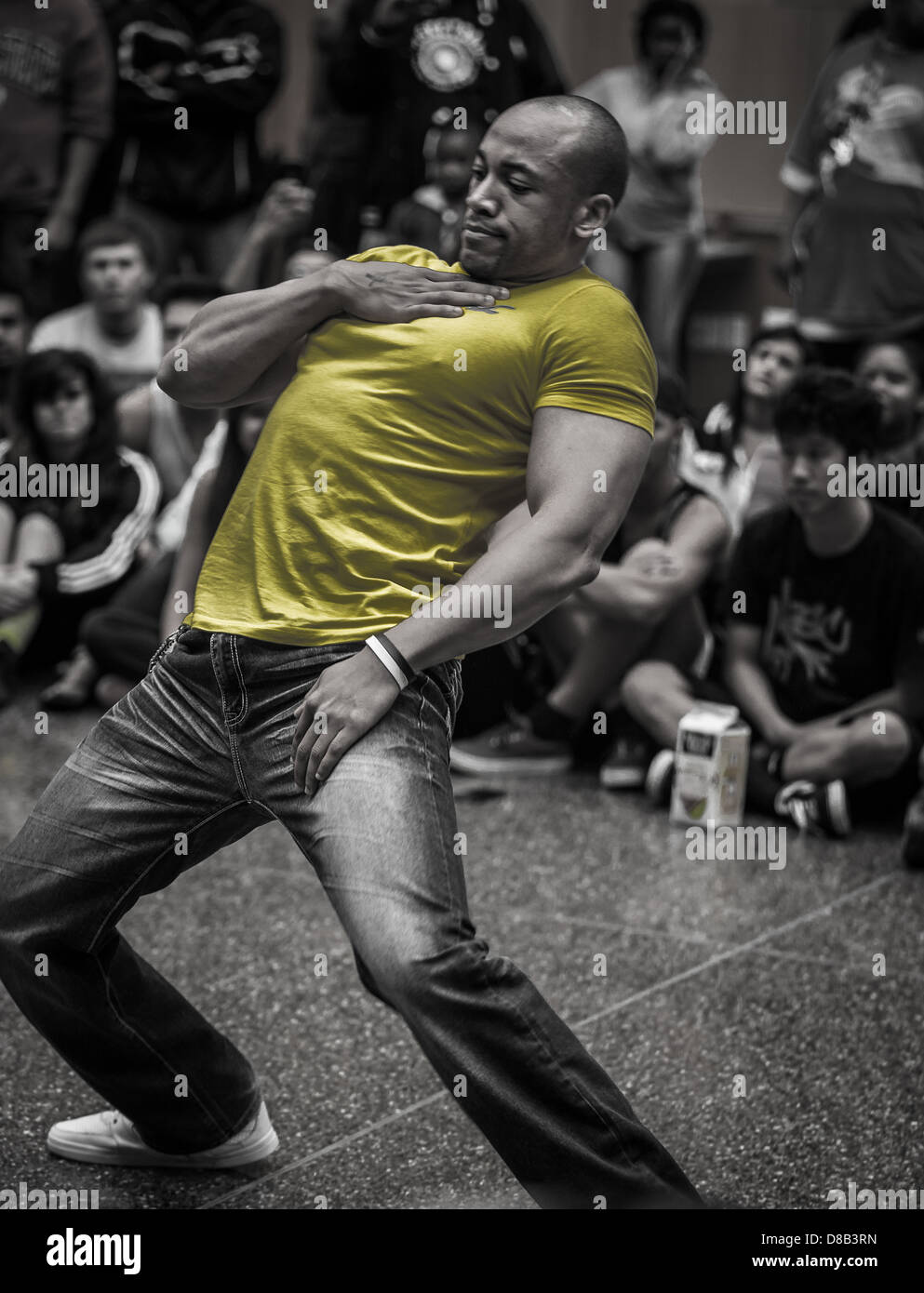 Break dancing competition hi-res stock photography and images - Alamy