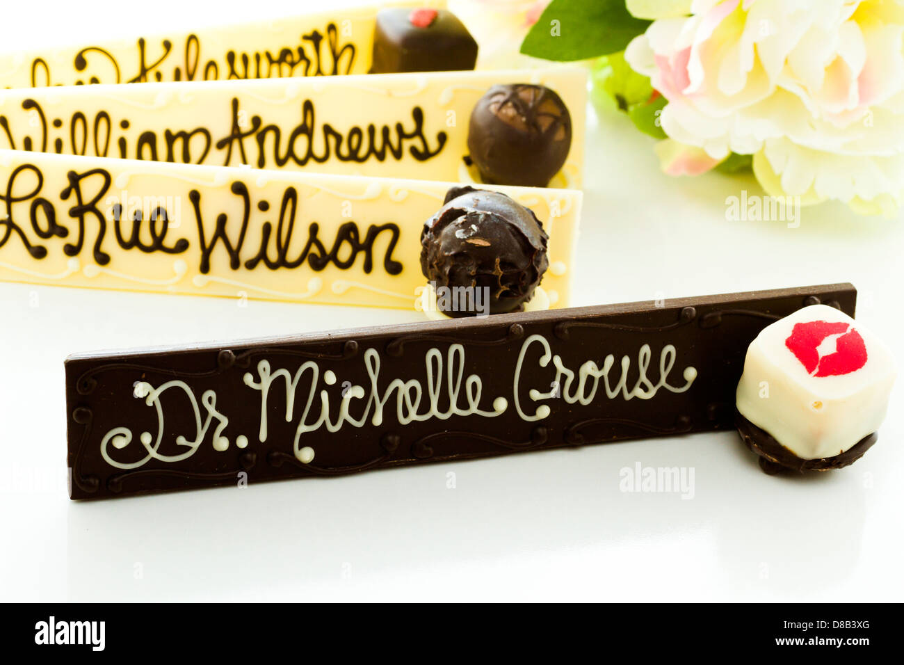 Personolized guest chocolate name plate for the wedding Stock Photo - Alamy
