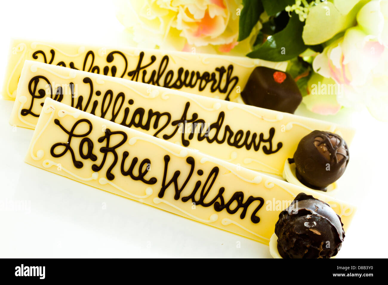 Personolized guest chocolate name plate for the wedding Stock Photo - Alamy