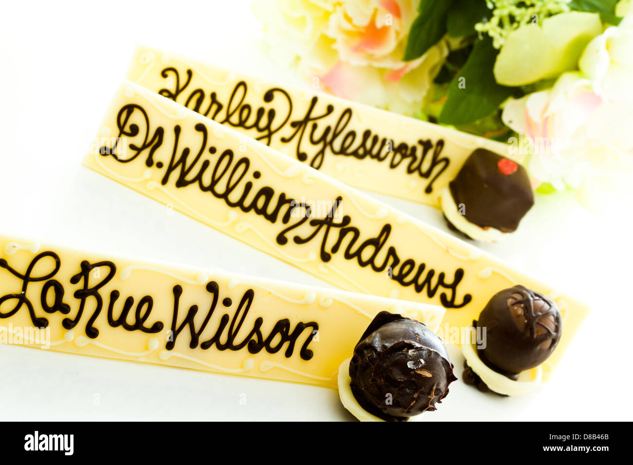 Personolized guest chocolate name plate for the wedding Stock Photo - Alamy