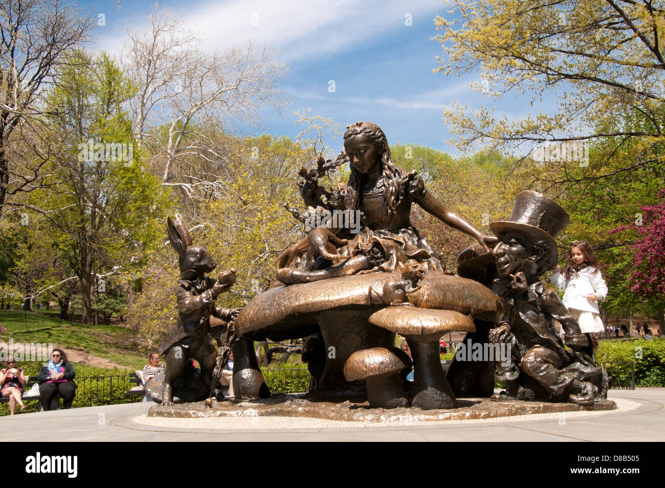 Alice in wonderland statue Central Park Stock Photo - Alamy