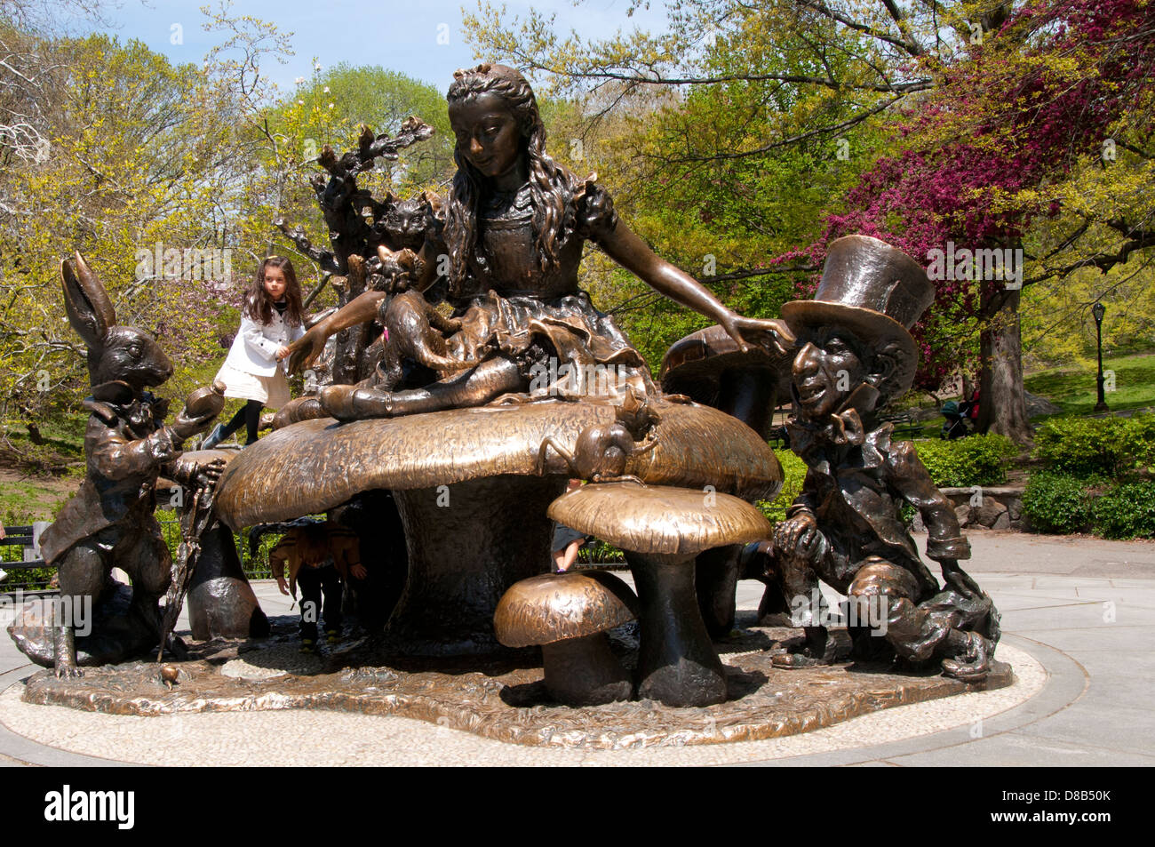 Alice in wonderland statue Central Park Stock Photo - Alamy