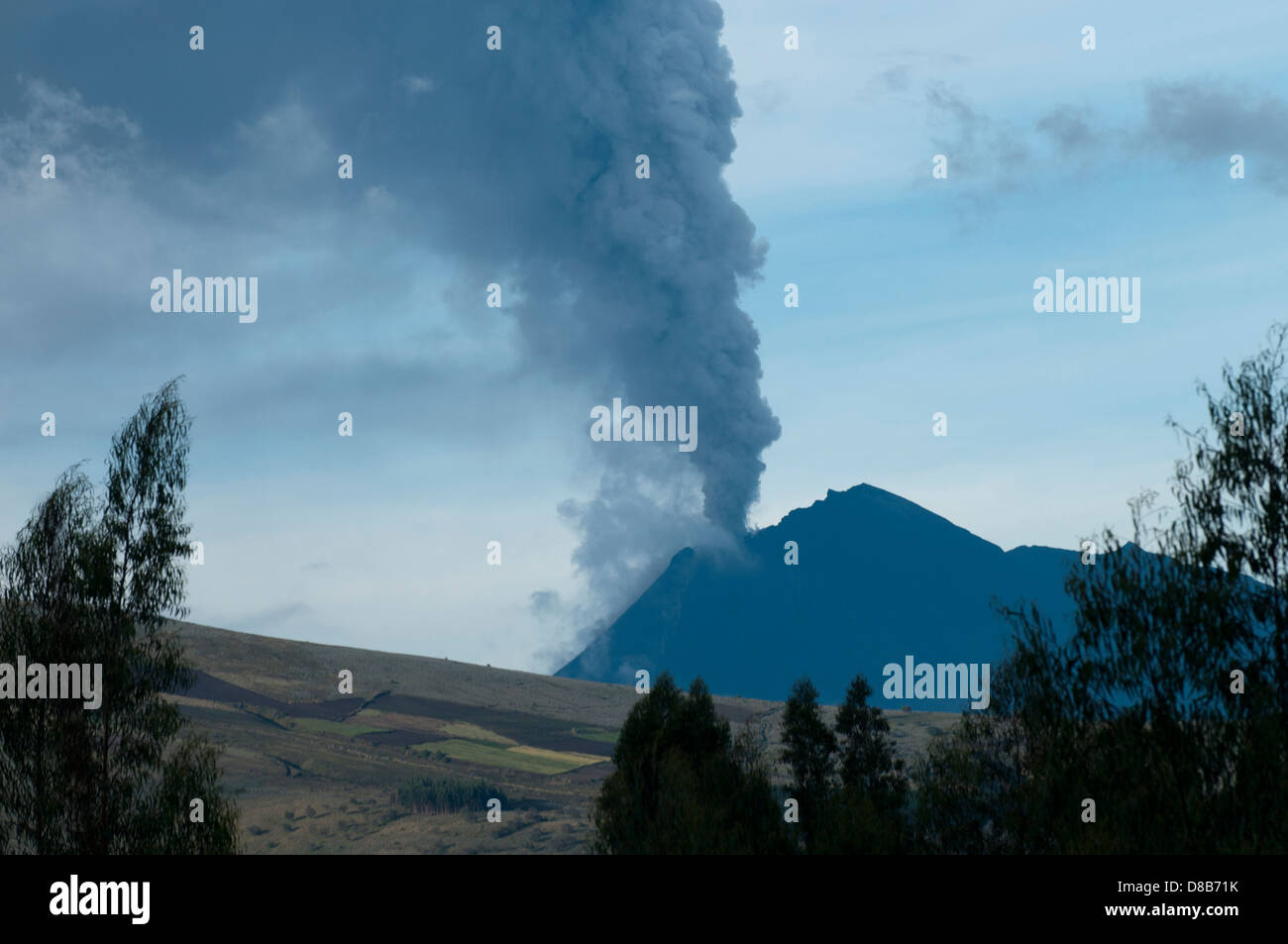 Tungurahua volcano eruption Stock Photo - Alamy