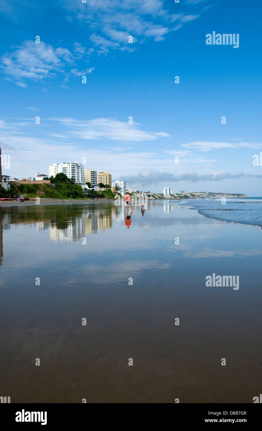 Manta ecuador beach hi-res stock photography and images - Alamy