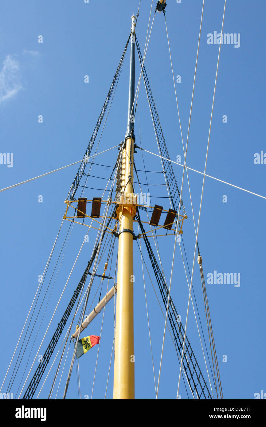 Mast and yards hi-res stock photography and images - Alamy