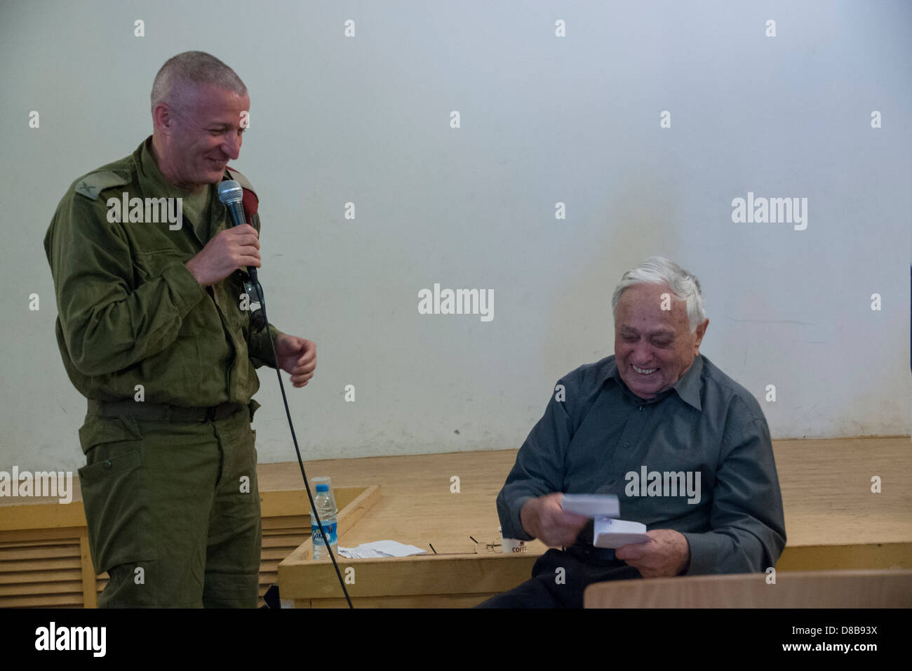 A Israeli general presents General Itzhak Pundak (seated), at age 100 ...