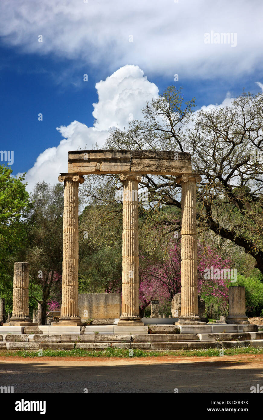 Greek art ionic column olympia hi-res stock photography and images - Alamy