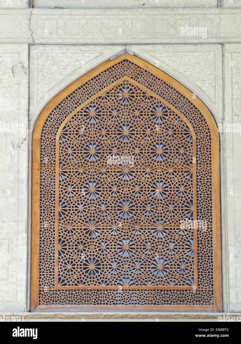Islamic pattern woodern screen window in Chehel Sotoun (Sotoon) Palace ...