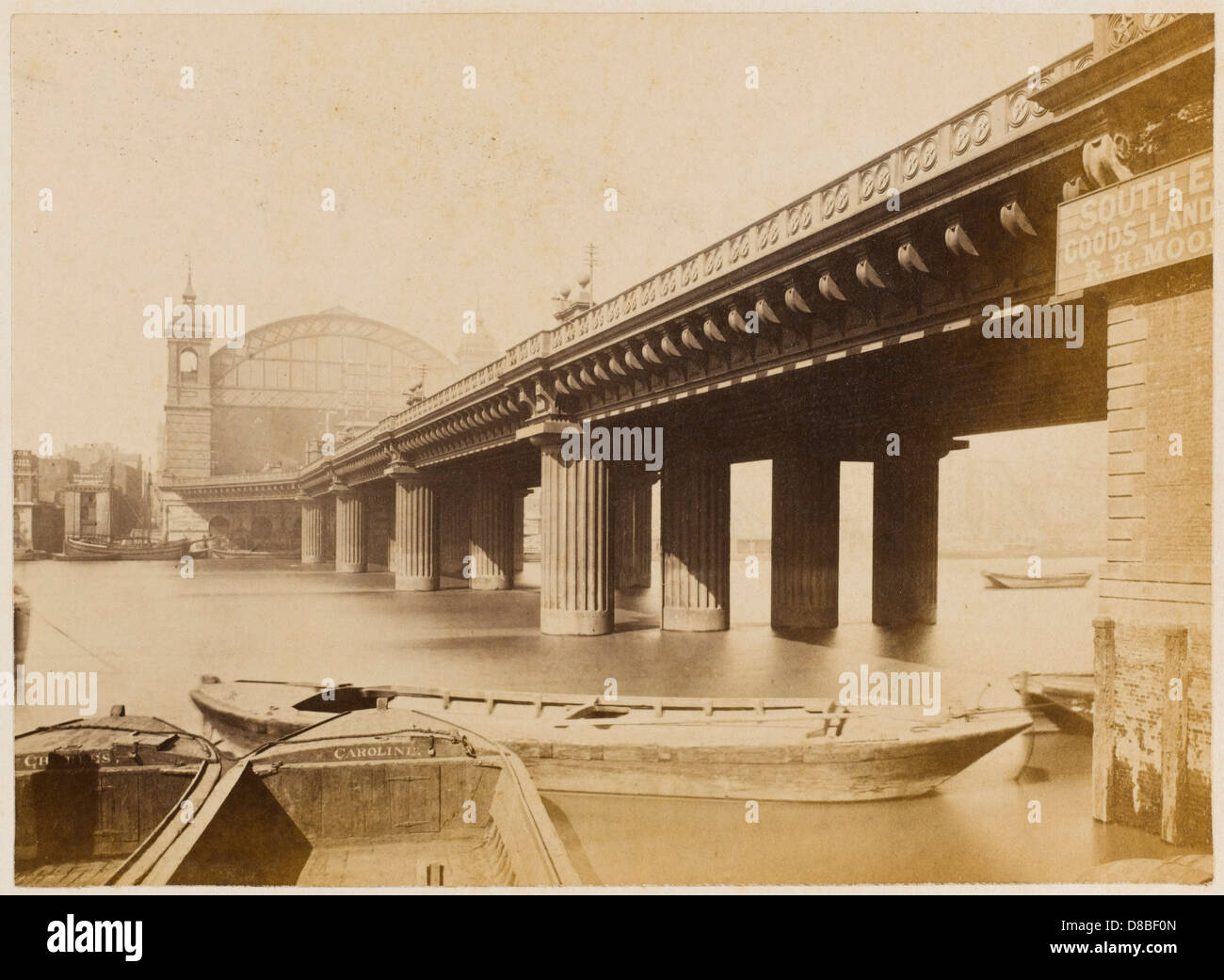 Victoria bridge street hi-res stock photography and images - Alamy