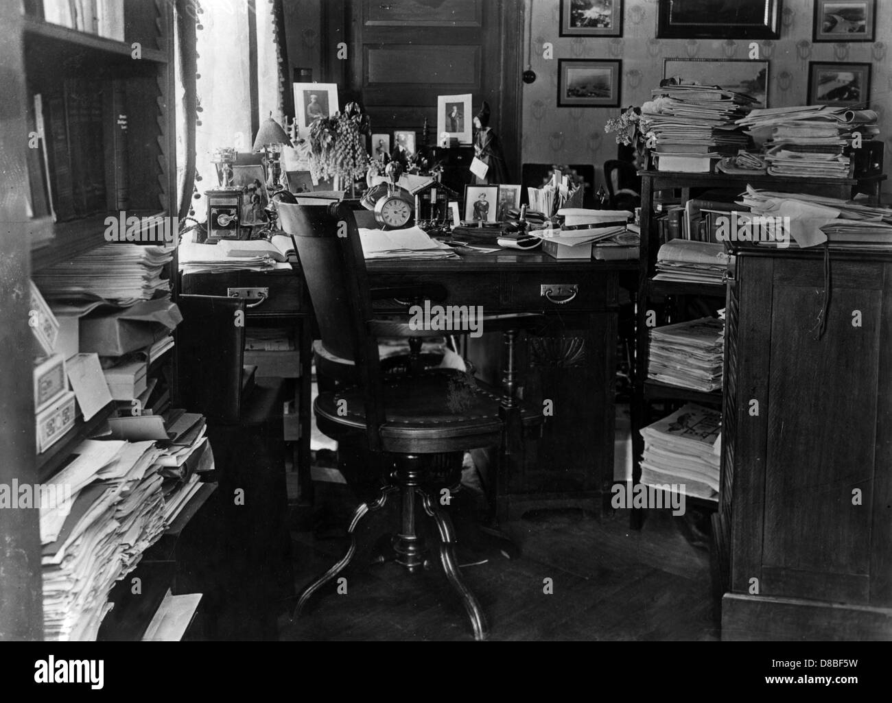 Victorian study hi-res stock photography and images - Alamy