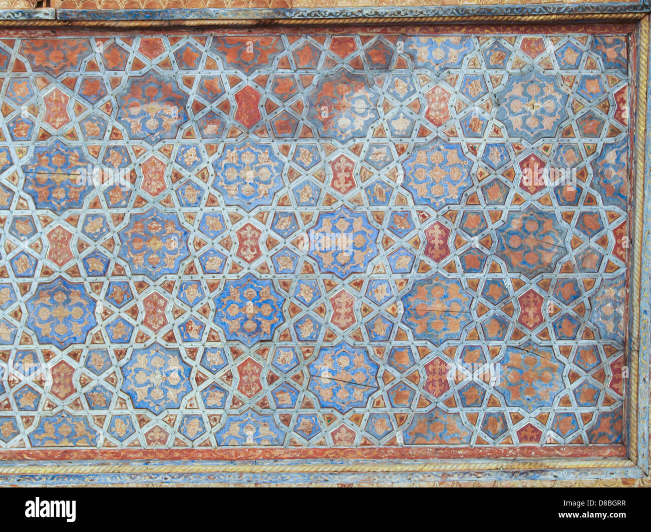 Islamic pattern on wooden ceiling decoration in Chehel Sotoun (Sotoon ...