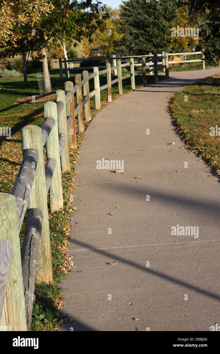 Path with wooden fence hi-res stock photography and images - Alamy