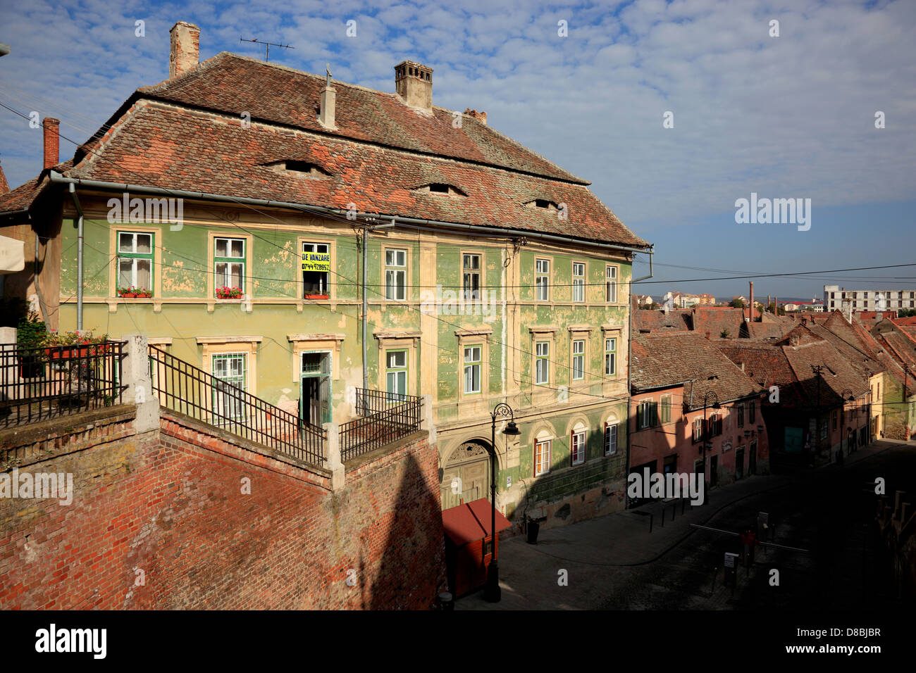 Old, in need of renovation Saxony house in the old town of Sibiu ...