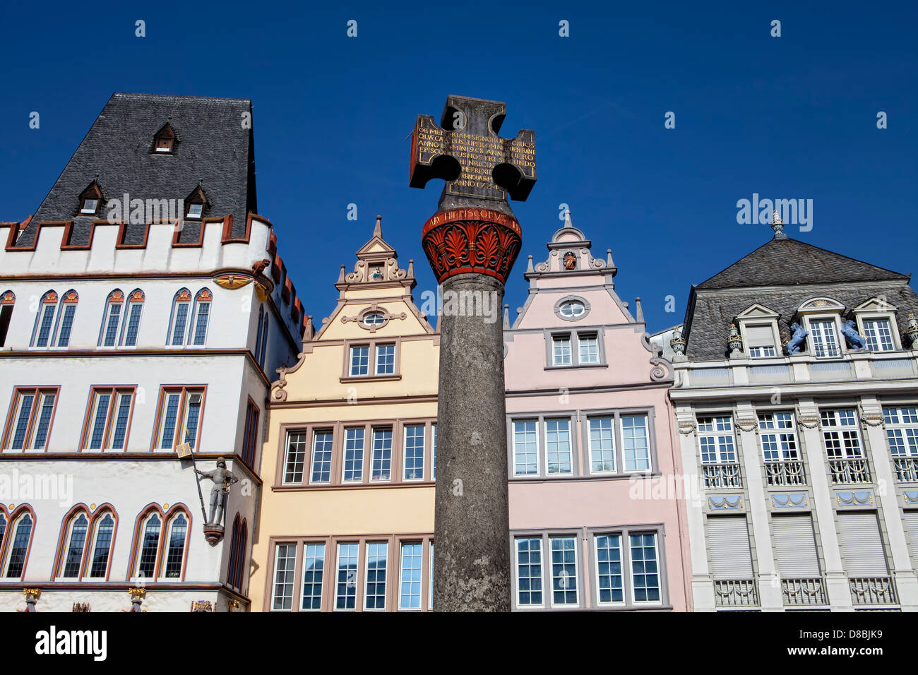 The medieval market cross on Hauptmarkt square, Steipe, Trier ...