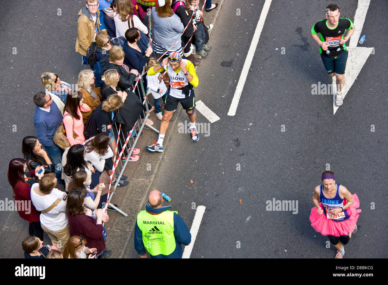 London marathon spectators hi-res stock photography and images - Alamy