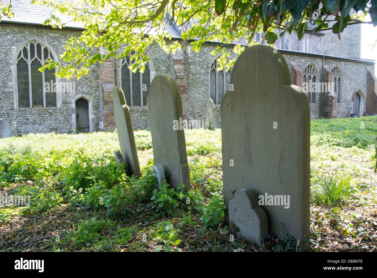 English churchyard hi-res stock photography and images - Alamy