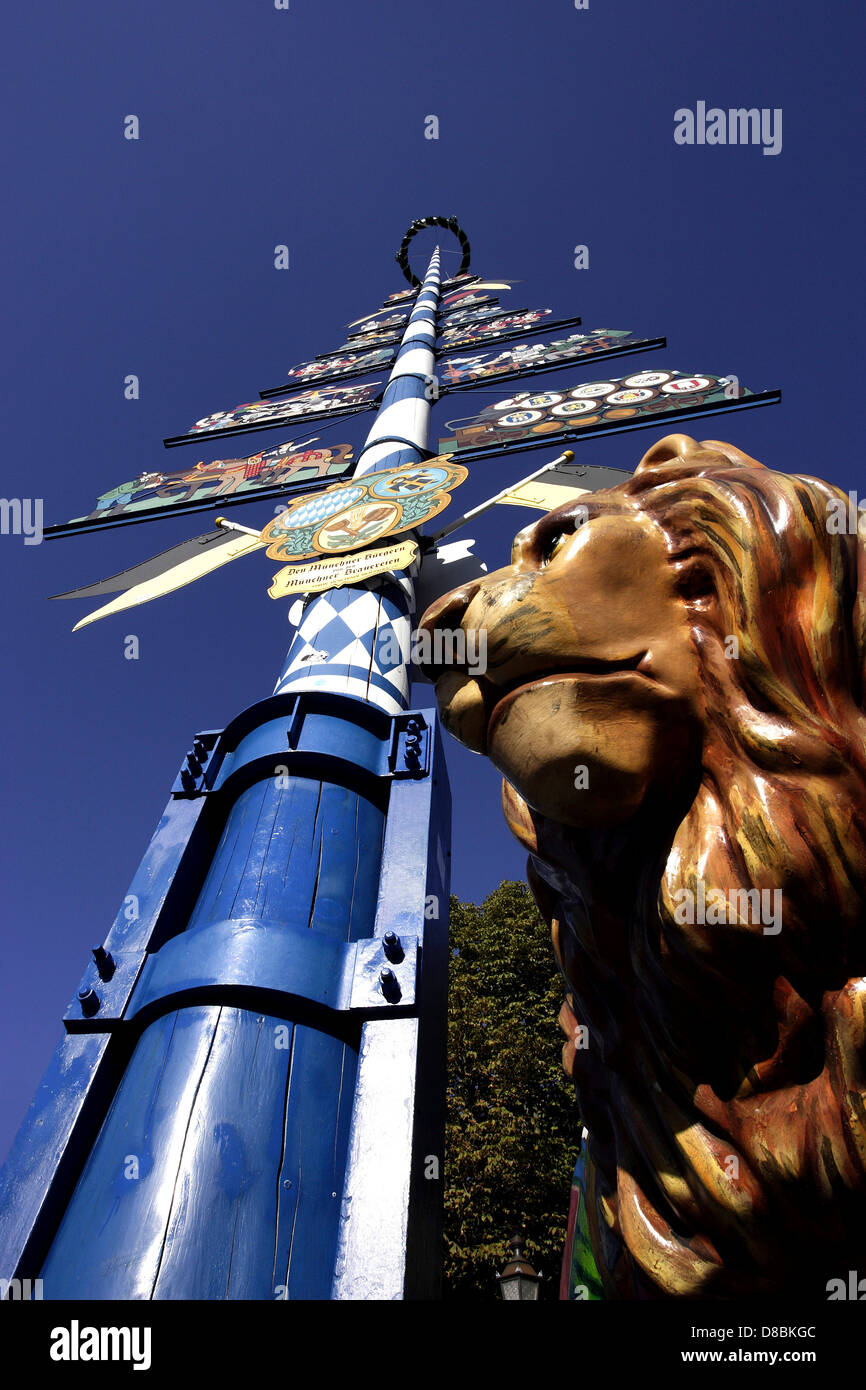 Symbolic Lion of Bavaria and Maypole, Munich Upper Bavaria Germany ...
