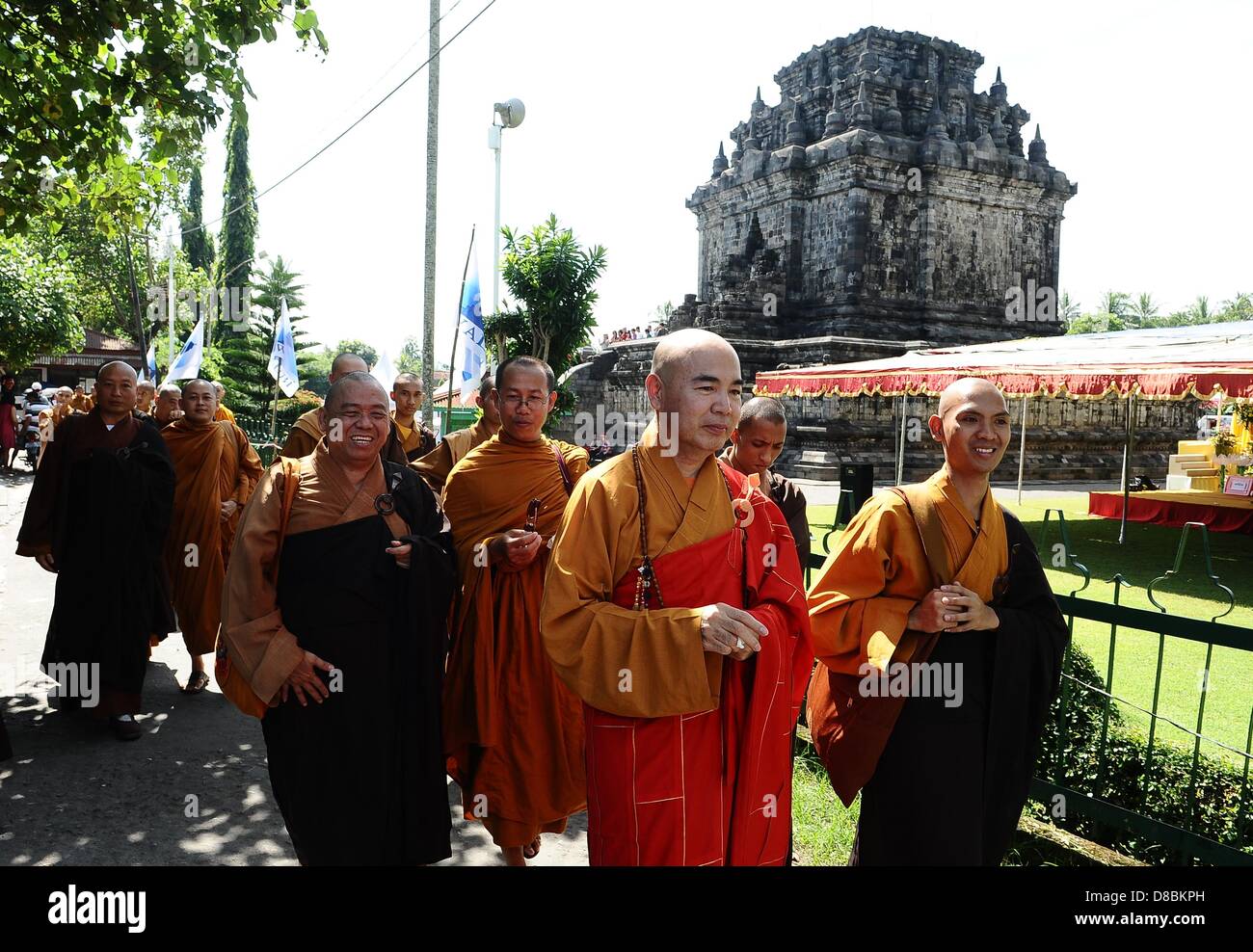 Mendut temple monks hi-res stock photography and images - Alamy