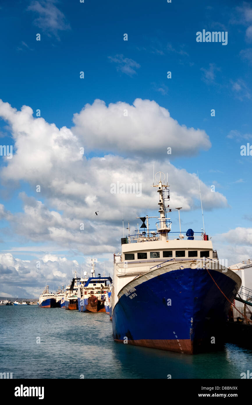 Ships at dock hi-res stock photography and images - Alamy