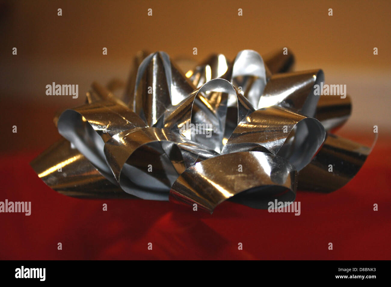 silver metallic mylar bow Stock Photo - Alamy