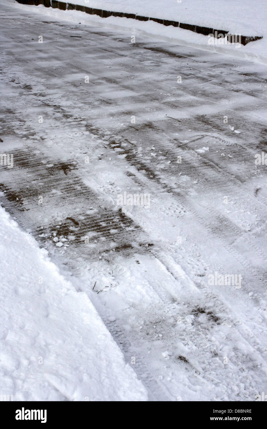 snow cleared driveway Stock Photo - Alamy
