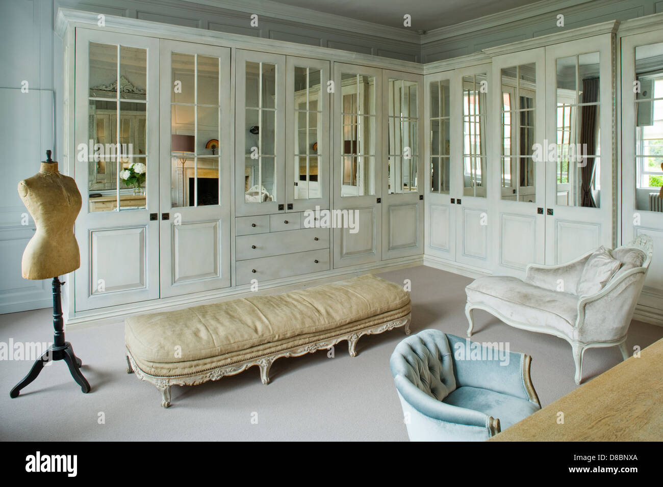 Dressing room hi-res stock photography and images - Alamy