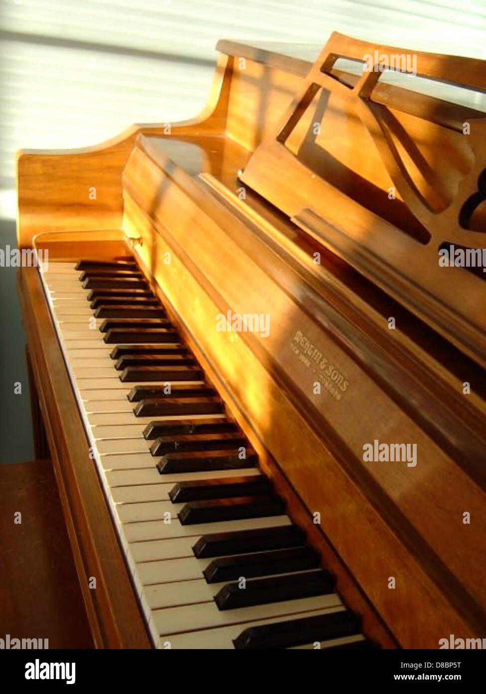 spinnet piano in sunbeam Stock Photo - Alamy