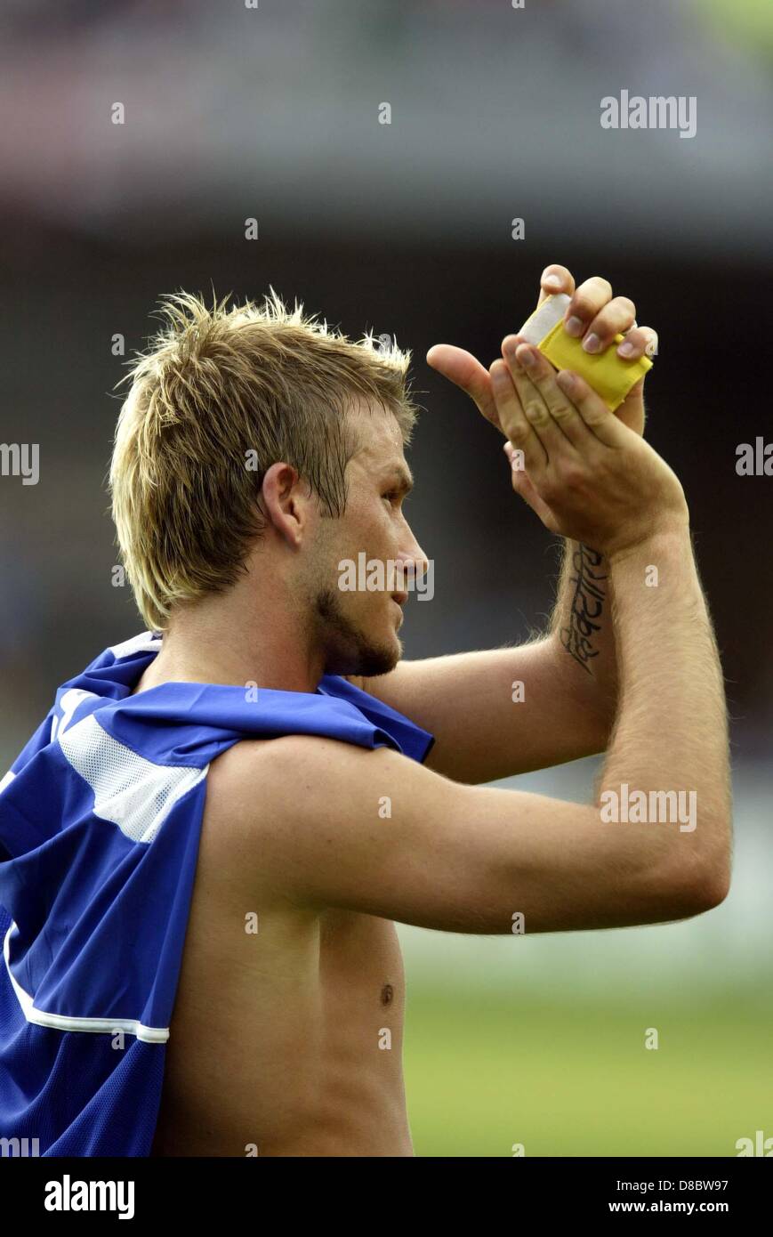 David beckham england 2002 hi-res stock photography and images - Alamy