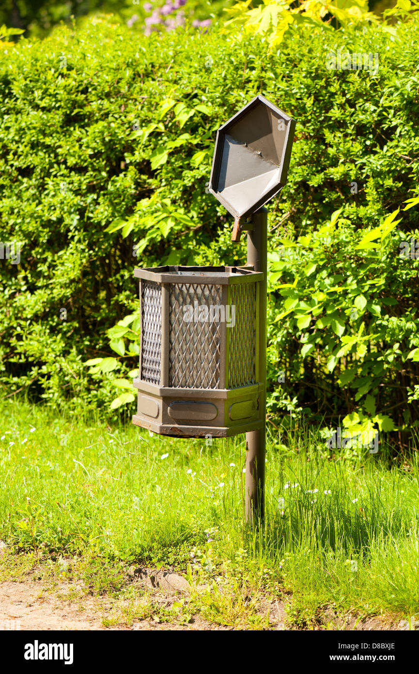 Rubbish bin in public hi-res stock photography and images - Alamy